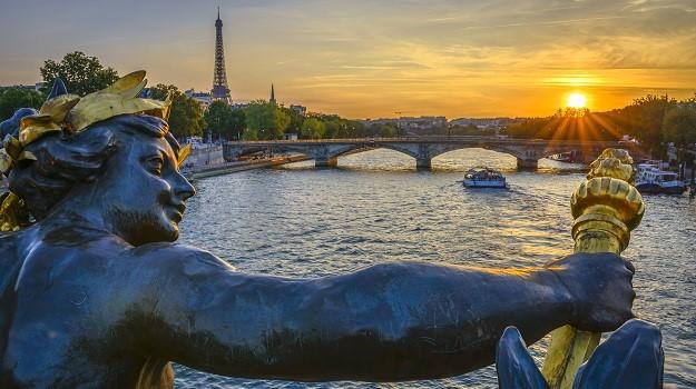 Free Around Place de la Concorde Tour Paris | Strawberry Tours