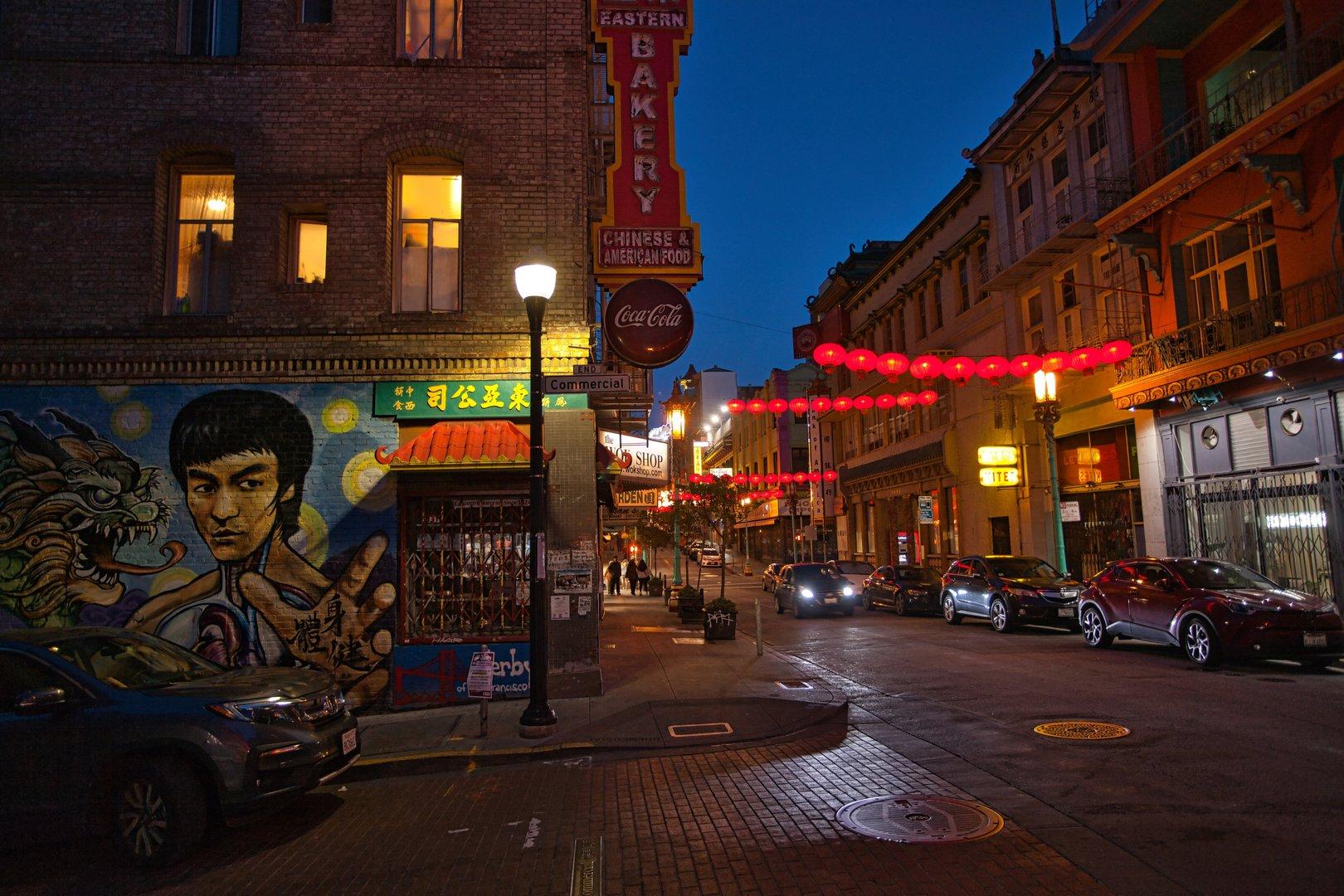 Free Chinatown & Little Italy Night Tour San Francisco | Strawberry Tours