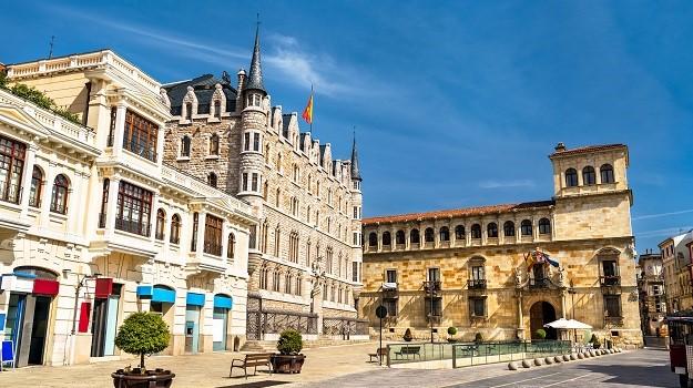 Essential Free Tour Leon | Strawberry Tours